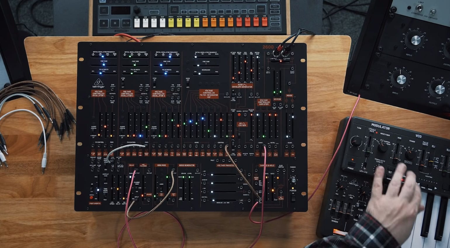 Behringer nos da un recorrido de su 2600 - gearnews.es