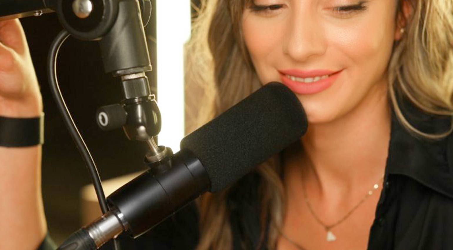 Earthworks Audio presenta el micrófono ETHOS para broadcast y podcast ...